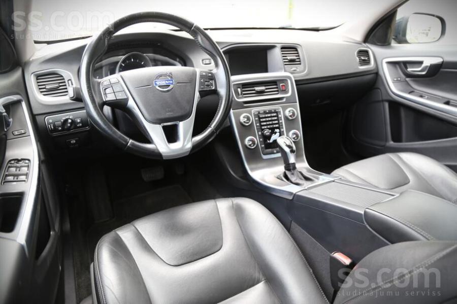 Pelēks Volvo V60 2014 Rīga, ar dzinēja tilpumu 2.00 L un nobraukumu 226 tūkst. km par 6995 €, foto 8 vietnē AUTOMOTO.COM.LV