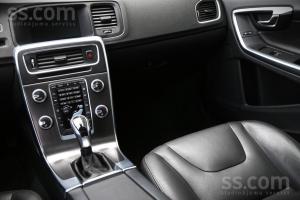 Pelēks Volvo V60 2014 Rīga, ar dzinēja tilpumu 2.00 L un nobraukumu 226 tūkst. km par 6995 €, foto 9 vietnē AUTOMOTO.COM.LV