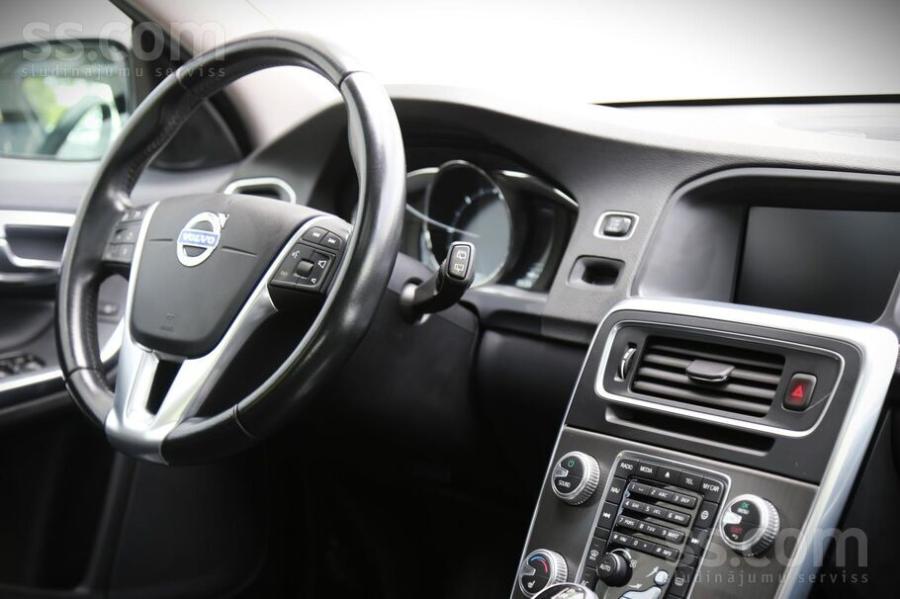Pelēks Volvo V60 2014 Rīga, ar dzinēja tilpumu 2.00 L un nobraukumu 226 tūkst. km par 6995 €, foto 11 vietnē AUTOMOTO.COM.LV