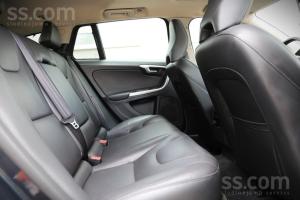 Pelēks Volvo V60 2014 Rīga, ar dzinēja tilpumu 2.00 L un nobraukumu 226 tūkst. km par 6995 €, foto 14 vietnē AUTOMOTO.COM.LV