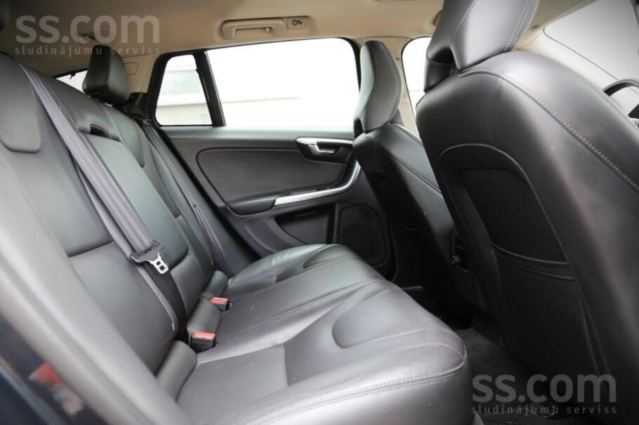 Pelēks Volvo V60 2014 Rīga, ar dzinēja tilpumu 2.00 L un nobraukumu 226 tūkst. km par 6995 €, foto 14 vietnē AUTOMOTO.COM.LV