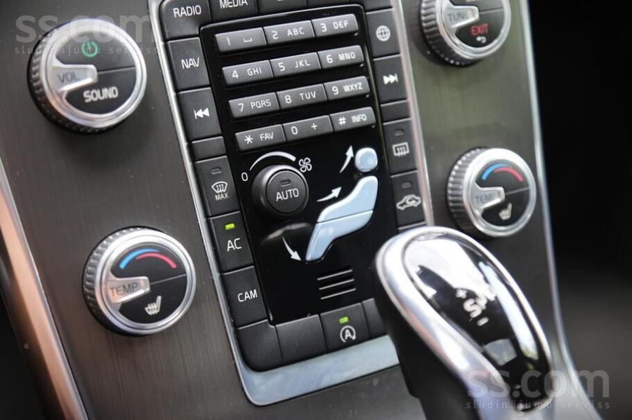 Pelēks Volvo V60 2014 Rīga, ar dzinēja tilpumu 2.00 L un nobraukumu 226 tūkst. km par 6995 €, foto 17 vietnē AUTOMOTO.COM.LV