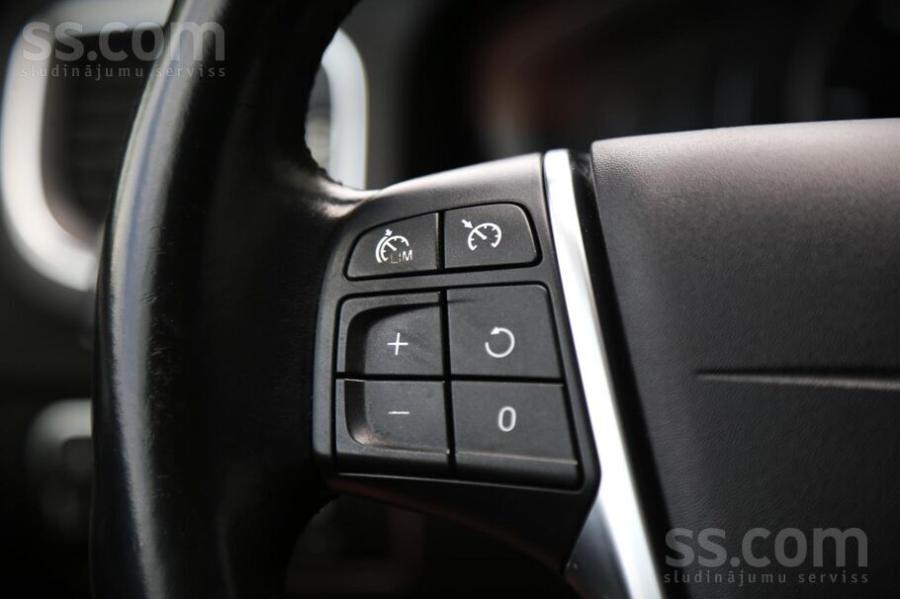 Pelēks Volvo V60 2014 Rīga, ar dzinēja tilpumu 2.00 L un nobraukumu 226 tūkst. km par 6995 €, foto 21 vietnē AUTOMOTO.COM.LV