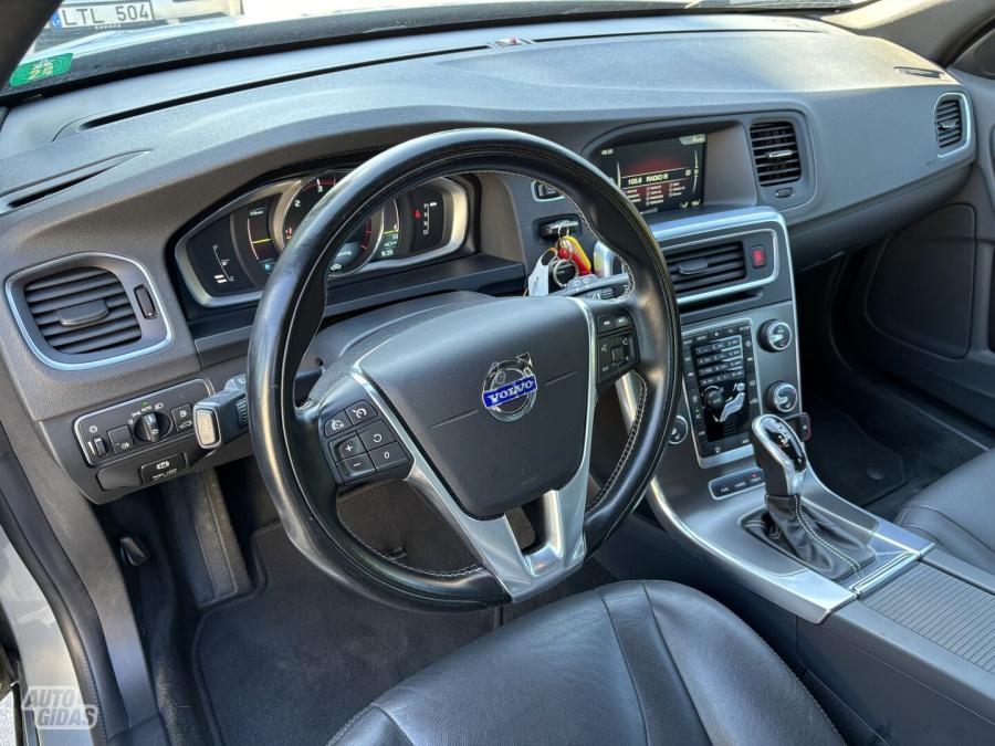 Grey Volvo V60 2014 in Vilnius, with an engine capacity of 2.40 L and mileage of 300 thousand km for 7500 €, photo 9 on AUTOMOTO.COM.LV