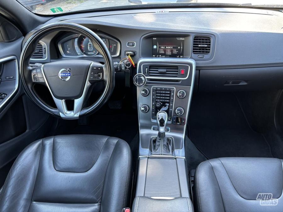 Grey Volvo V60 2014 in Vilnius, with an engine capacity of 2.40 L and mileage of 300 thousand km for 7500 €, photo 12 on AUTOMOTO.COM.LV
