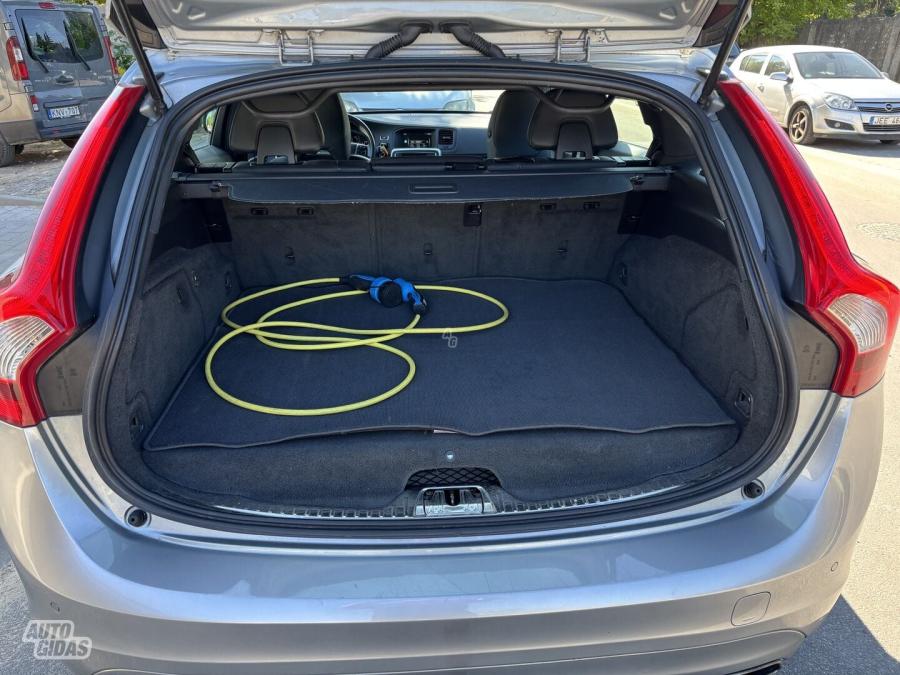 Grey Volvo V60 2014 in Vilnius, with an engine capacity of 2.40 L and mileage of 300 thousand km for 7500 €, photo 15 on AUTOMOTO.COM.LV