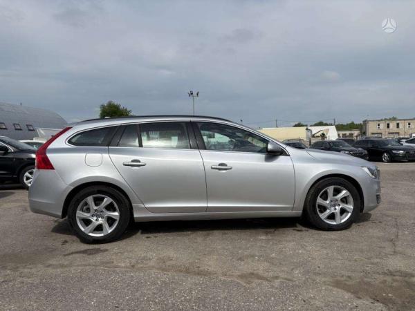 Pelēks Volvo V60 2014 Radviliškis, ar dzinēja tilpumu 1.98 L un nobraukumu 142 tūkst. km par 7750 €, foto 8 vietnē AUTOMOTO.COM.LV