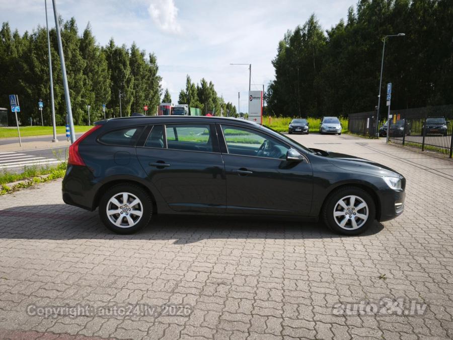 Grey Volvo V60 2014 in Tartu, with an engine capacity of 2.00 L and mileage of 311 thousand km for 6490 €, photo 6 on AUTOMOTO.COM.LV