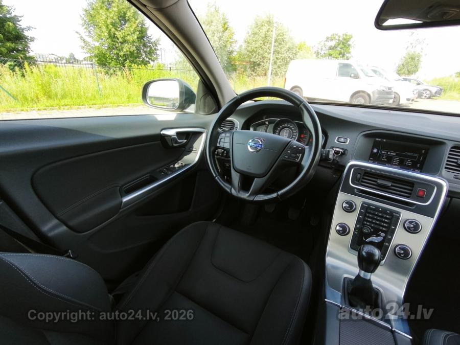 Grey Volvo V60 2014 in Tartu, with an engine capacity of 2.00 L and mileage of 311 thousand km for 6490 €, photo 8 on AUTOMOTO.COM.LV