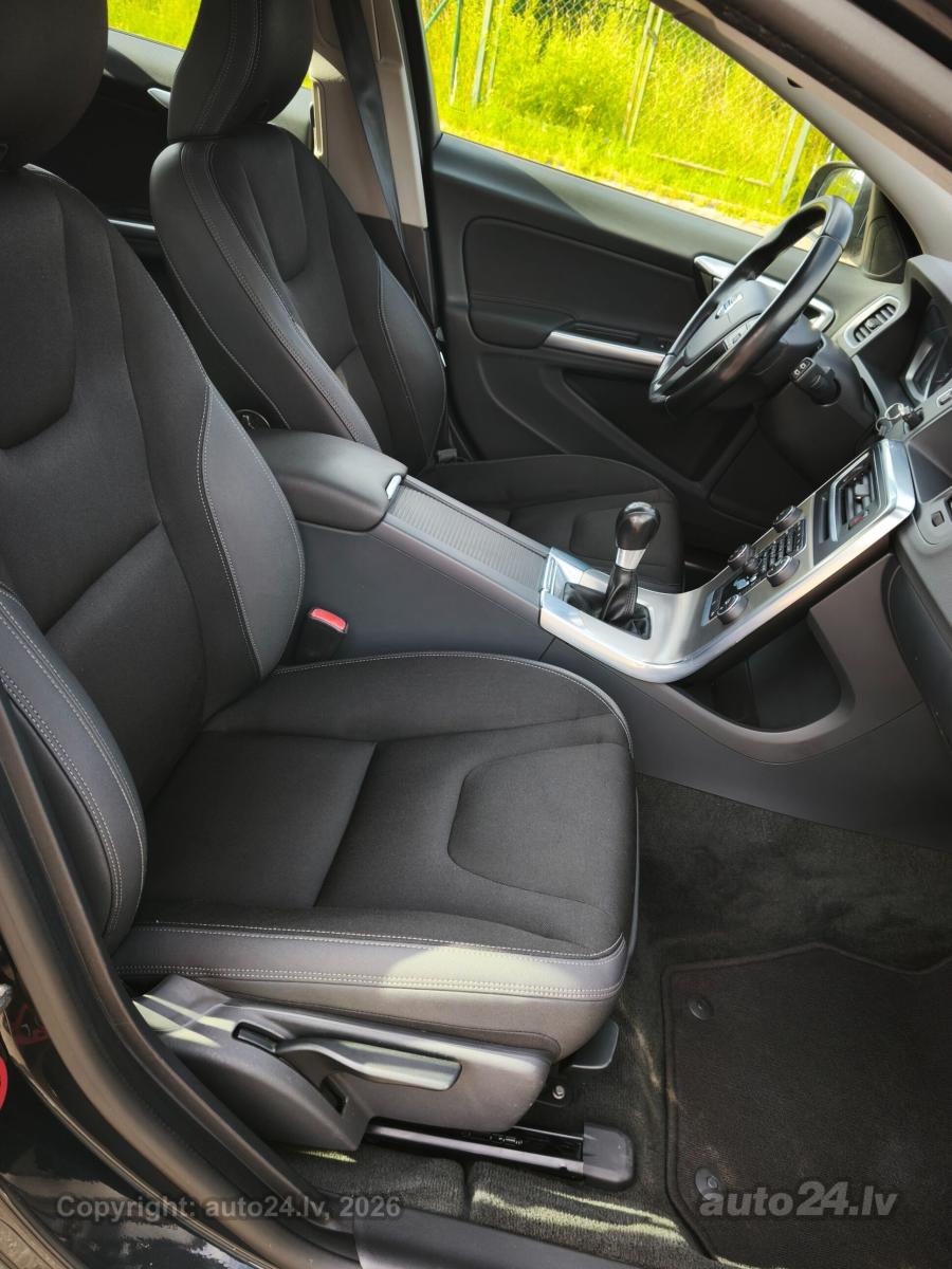 Grey Volvo V60 2014 in Tartu, with an engine capacity of 2.00 L and mileage of 311 thousand km for 6490 €, photo 14 on AUTOMOTO.COM.LV
