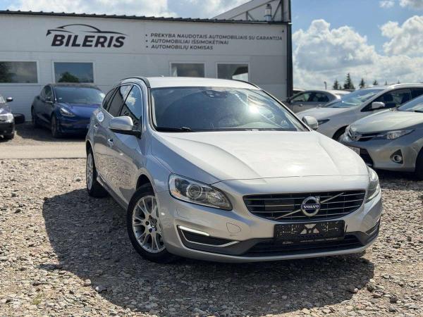 Pelēks Volvo V60 2014 Utena, ar dzinēja tilpumu 1.97 L un nobraukumu 290 tūkst. km par 5590 €, foto 1 vietnē AUTOMOTO.COM.LV