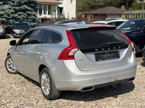 Pelēks Volvo V60 2014 Utena, ar dzinēja tilpumu 1.97 L un nobraukumu 290 tūkst. km par 5590 €, foto 4 vietnē AUTOMOTO.COM.LV