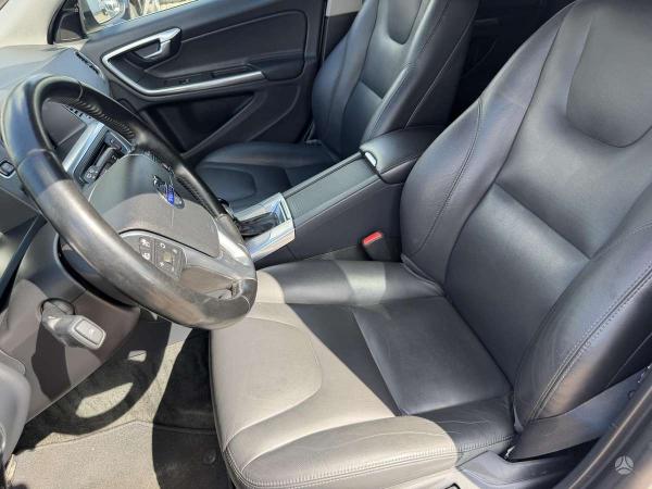 Pelēks Volvo V60 2014 Utena, ar dzinēja tilpumu 1.97 L un nobraukumu 290 tūkst. km par 5590 €, foto 6 vietnē AUTOMOTO.COM.LV