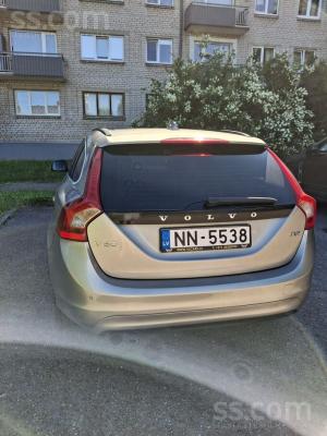 Pelēks Volvo V60 2014 Liepāja, ar dzinēja tilpumu 1.60 L un nobraukumu 320 tūkst. km par 4350 €, foto 4 vietnē AUTOMOTO.COM.LV