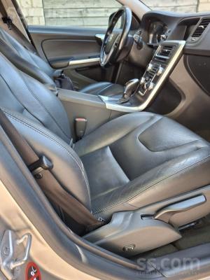 Pelēks Volvo V60 2014 Liepāja, ar dzinēja tilpumu 1.60 L un nobraukumu 320 tūkst. km par 4350 €, foto 6 vietnē AUTOMOTO.COM.LV