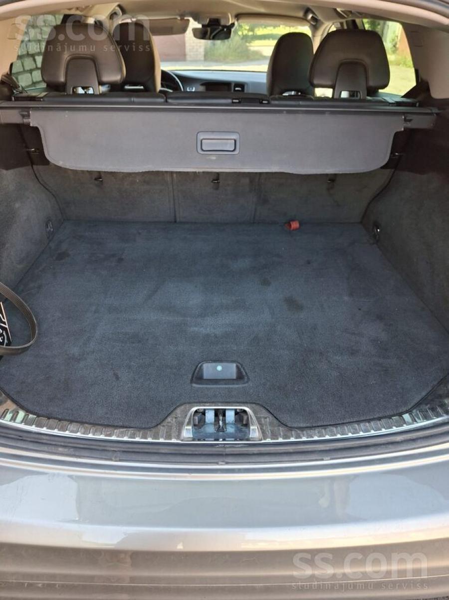 Pelēks Volvo V60 2014 Liepāja, ar dzinēja tilpumu 1.60 L un nobraukumu 320 tūkst. km par 4350 €, foto 8 vietnē AUTOMOTO.COM.LV