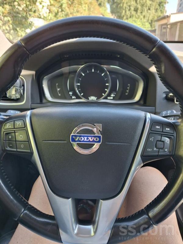 Pelēks Volvo V60 2014 Liepāja, ar dzinēja tilpumu 1.60 L un nobraukumu 320 tūkst. km par 4350 €, foto 8 vietnē AUTOMOTO.COM.LV