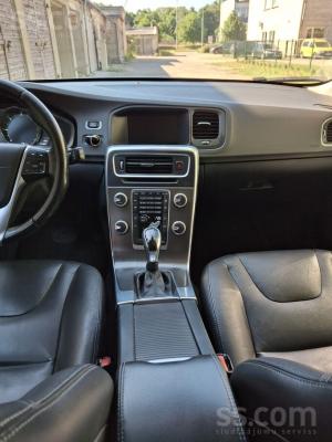 Pelēks Volvo V60 2014 Liepāja, ar dzinēja tilpumu 1.60 L un nobraukumu 320 tūkst. km par 4350 €, foto 10 vietnē AUTOMOTO.COM.LV