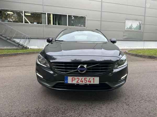 Pelēks Volvo V60 2014 Alīta, ar dzinēja tilpumu 1.56 L un nobraukumu 287 tūkst. km par 6700 €, foto 2 vietnē AUTOMOTO.COM.LV