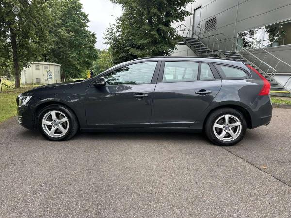 Pelēks Volvo V60 2014 Alīta, ar dzinēja tilpumu 1.56 L un nobraukumu 287 tūkst. km par 6700 €, foto 8 vietnē AUTOMOTO.COM.LV