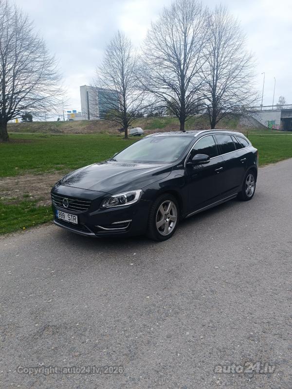 Pelēks Volvo V60 2014 Tallina, ar dzinēja tilpumu 2.40 L un nobraukumu 291 tūkst. km par 10300 €, foto 1 vietnē AUTOMOTO.COM.LV