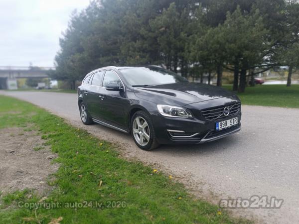 Pelēks Volvo V60 2014 Tallina, ar dzinēja tilpumu 2.40 L un nobraukumu 291 tūkst. km par 10300 €, foto 3 vietnē AUTOMOTO.COM.LV