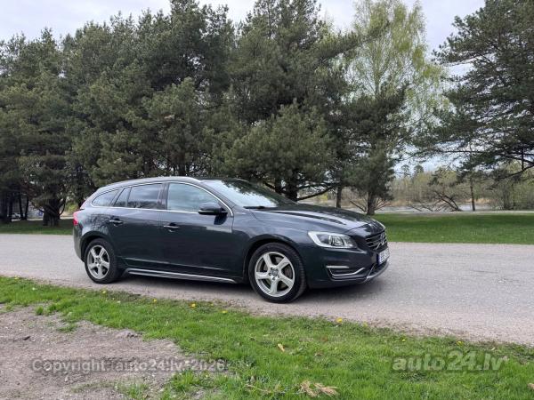 Pelēks Volvo V60 2014 Tallina, ar dzinēja tilpumu 2.40 L un nobraukumu 291 tūkst. km par 10300 €, foto 4 vietnē AUTOMOTO.COM.LV