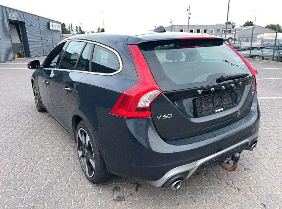 Grey Volvo V60 2014 in Vilnius, with an engine capacity of 1.98 L and mileage of 345 thousand km for 6400 €, photo 10 on AUTOMOTO.COM.LV