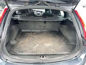 Grey Volvo V60 2014 in Vilnius, with an engine capacity of 1.98 L and mileage of 345 thousand km for 6400 €, photo 26 on AUTOMOTO.COM.LV