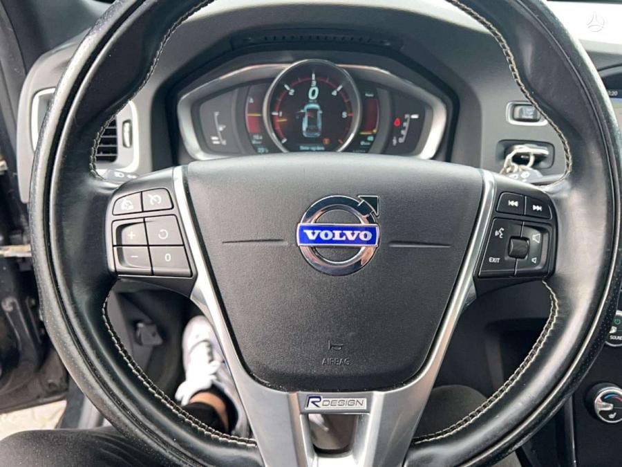 Grey Volvo V60 2014 in Vilnius, with an engine capacity of 1.98 L and mileage of 345 thousand km for 6400 €, photo 28 on AUTOMOTO.COM.LV