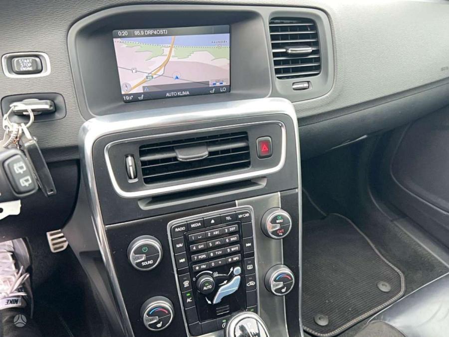 Grey Volvo V60 2014 in Vilnius, with an engine capacity of 1.98 L and mileage of 345 thousand km for 6400 €, photo 32 on AUTOMOTO.COM.LV
