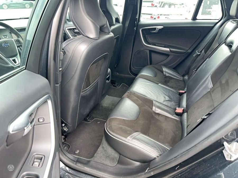 Grey Volvo V60 2014 in Vilnius, with an engine capacity of 1.98 L and mileage of 345 thousand km for 6400 €, photo 33 on AUTOMOTO.COM.LV
