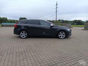 Grey Volvo V60 2014 in Siauliai, with an engine capacity of 2.00 L and mileage of 295 thousand km for 6750 €, photo 5 on AUTOMOTO.COM.LV