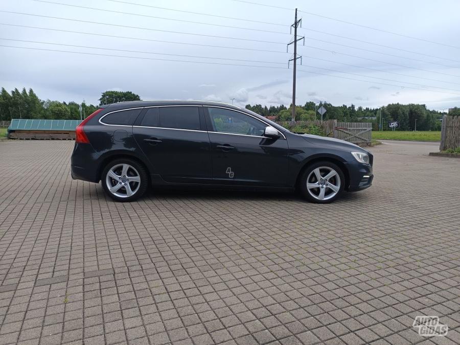 Grey Volvo V60 2014 in Siauliai, with an engine capacity of 2.00 L and mileage of 295 thousand km for 6750 €, photo 5 on AUTOMOTO.COM.LV