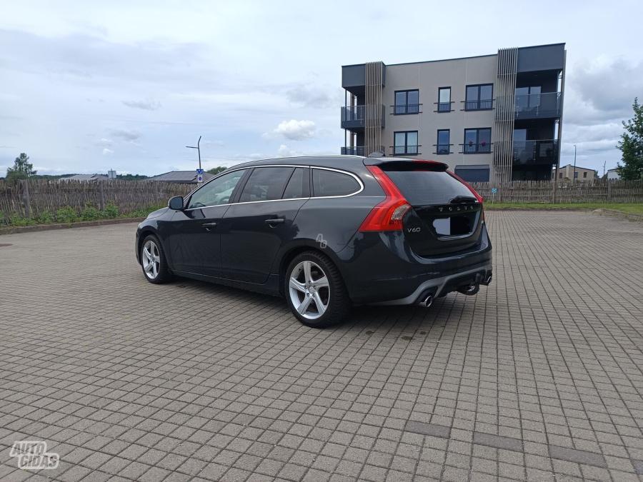 Grey Volvo V60 2014 in Siauliai, with an engine capacity of 2.00 L and mileage of 295 thousand km for 6750 €, photo 8 on AUTOMOTO.COM.LV