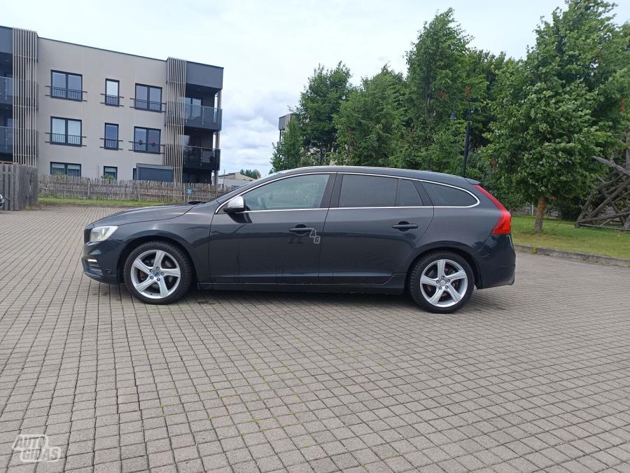 Grey Volvo V60 2014 in Siauliai, with an engine capacity of 2.00 L and mileage of 295 thousand km for 6750 €, photo 9 on AUTOMOTO.COM.LV