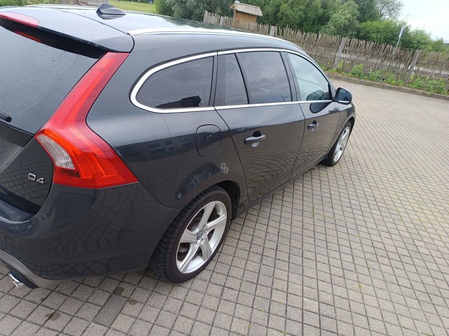 Grey Volvo V60 2014 in Siauliai, with an engine capacity of 2.00 L and mileage of 295 thousand km for 6750 €, photo 12 on AUTOMOTO.COM.LV
