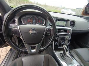 Grey Volvo V60 2014 in Siauliai, with an engine capacity of 2.00 L and mileage of 295 thousand km for 6750 €, photo 21 on AUTOMOTO.COM.LV