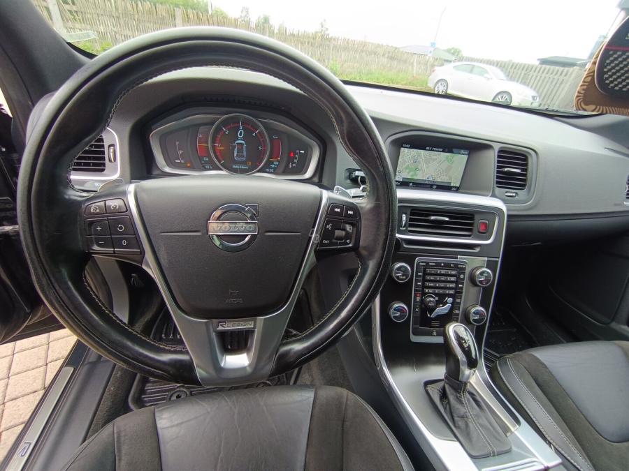 Grey Volvo V60 2014 in Siauliai, with an engine capacity of 2.00 L and mileage of 295 thousand km for 6750 €, photo 21 on AUTOMOTO.COM.LV