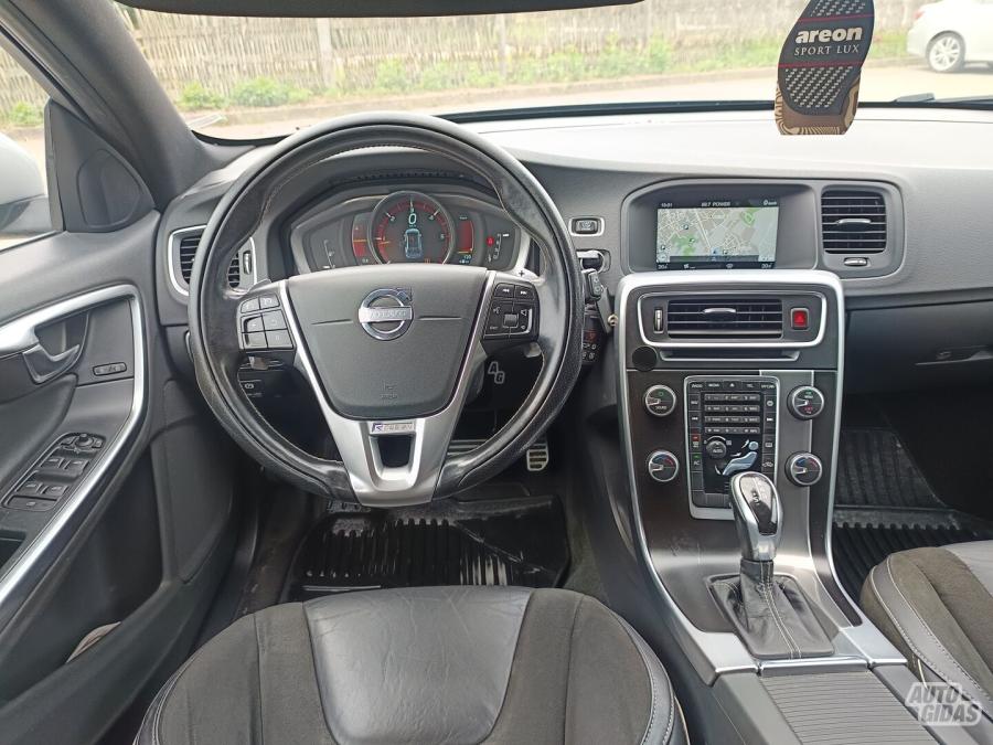 Grey Volvo V60 2014 in Siauliai, with an engine capacity of 2.00 L and mileage of 295 thousand km for 6750 €, photo 20 on AUTOMOTO.COM.LV