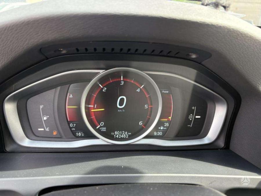 Grey Volvo V60 2014 in Radviliskis, with an engine capacity of 1.98 L and mileage of 142 thousand km for 7750 €, photo 16 on AUTOMOTO.COM.LV