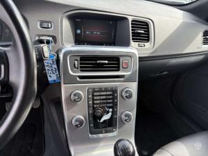 Grey Volvo V60 2014 in Radviliskis, with an engine capacity of 1.98 L and mileage of 142 thousand km for 7750 €, photo 17 on AUTOMOTO.COM.LV