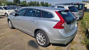 Grey Volvo V60 2014 in Panevezys, with an engine capacity of 2.40 L and mileage of 181 thousand km for 6400 €, photo 3 on AUTOMOTO.COM.LV