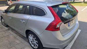 Grey Volvo V60 2014 in Panevezys, with an engine capacity of 2.40 L and mileage of 181 thousand km for 6400 €, photo 8 on AUTOMOTO.COM.LV