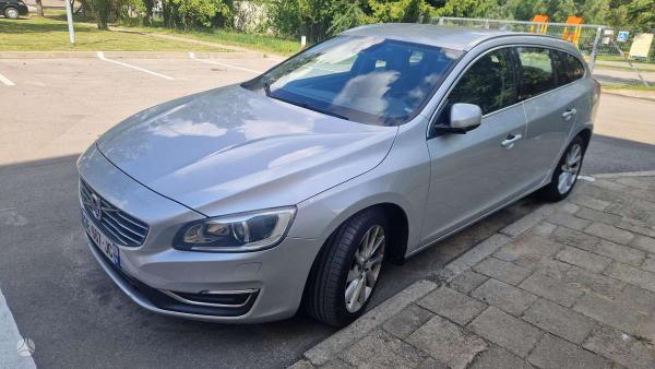Pelēks Volvo V60 2014 Panevēža, ar dzinēja tilpumu 2.40 L un nobraukumu 181 tūkst. km par 6400 €, foto 8 vietnē AUTOMOTO.COM.LV