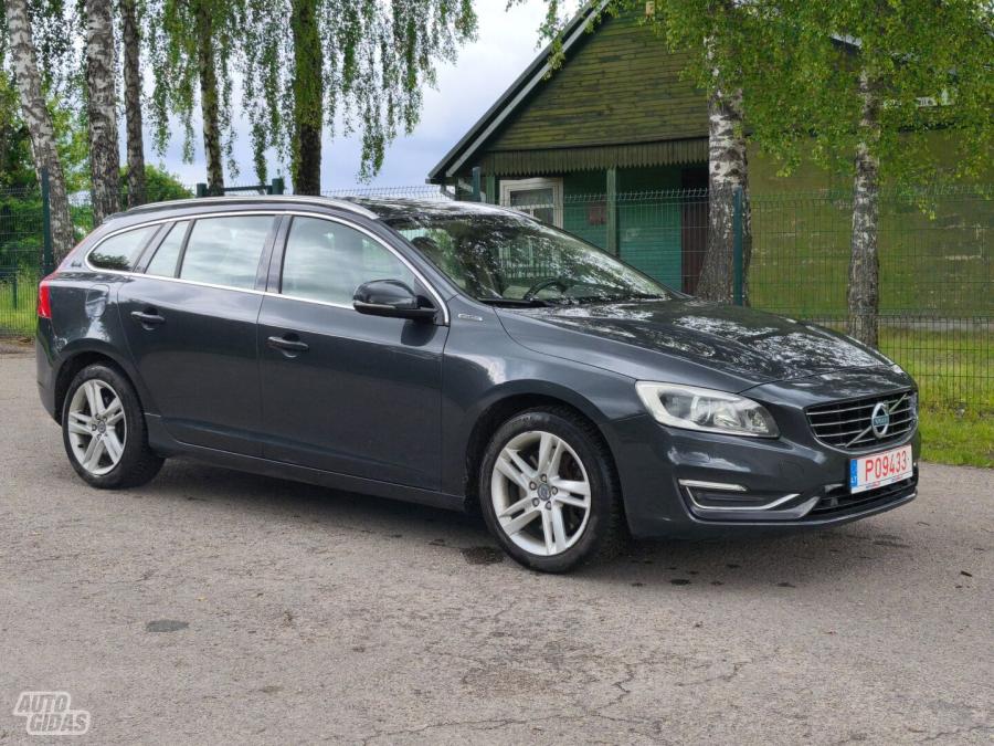 Grey Volvo V60 2014 in Vilnius, with an engine capacity of 2.40 L and mileage of 298 thousand km for 7300 €, photo 1 on AUTOMOTO.COM.LV