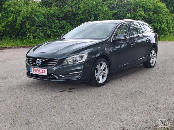 Grey Volvo V60 2014 in Vilnius, with an engine capacity of 2.40 L and mileage of 298 thousand km for 7300 €, photo 2 on AUTOMOTO.COM.LV