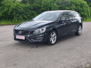 Grey Volvo V60 2014 in Vilnius, with an engine capacity of 2.40 L and mileage of 298 thousand km for 7300 €, photo 3 on AUTOMOTO.COM.LV