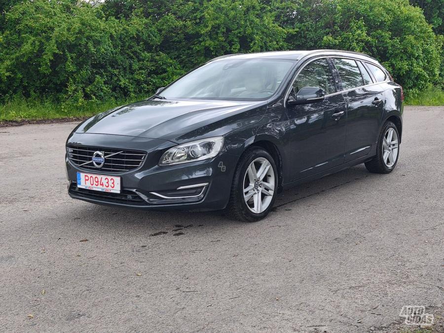 Grey Volvo V60 2014 in Vilnius, with an engine capacity of 2.40 L and mileage of 298 thousand km for 7300 €, photo 3 on AUTOMOTO.COM.LV