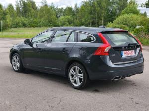 Grey Volvo V60 2014 in Vilnius, with an engine capacity of 2.40 L and mileage of 298 thousand km for 7300 €, photo 4 on AUTOMOTO.COM.LV